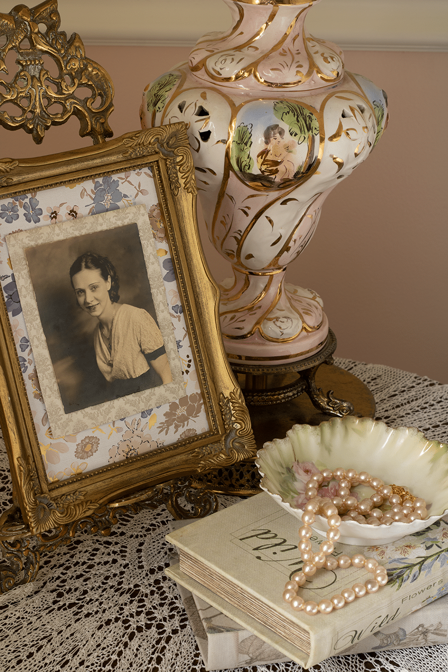 An English Country Bedroom Inspired by Jane Austen's "Emma ...