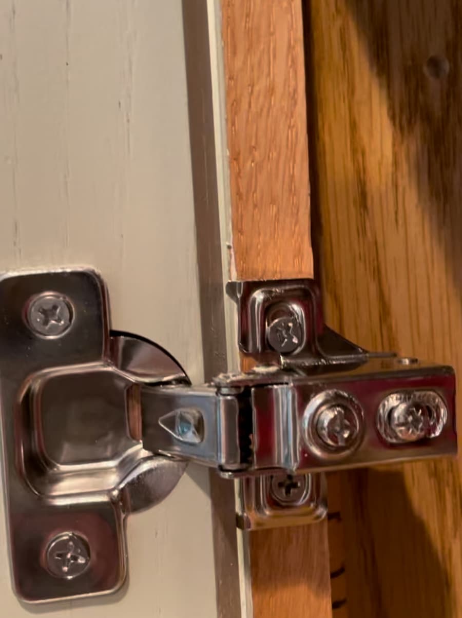 How to install hidden hinges on 90s oak cabinets - erinevolving.com