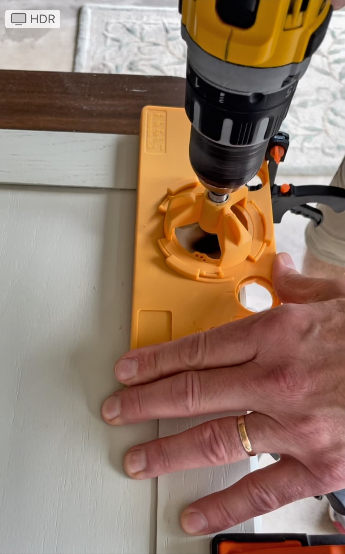 How to install hidden hinges on 90s oak cabinets - erinevolving.com