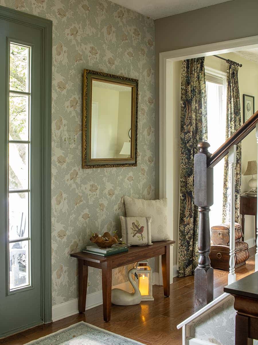 Give the interior side of your front door a color update - erinevolving.com