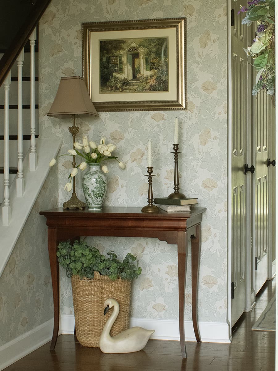 Give the interior side of your front door a color update - erinevolving.com
